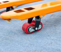 China 3000kgs Hand Pallet Truck High Capacity Hydraulic Pallet Truck With 550mm 685mm Forks for sale