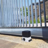 China Heavy Duty 3000kg Automatic Sliding Gate Motor Driveway 110V 220V for sale