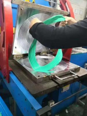 China NBR/FKM/FFKM/EDPM/SI Green Rubber O Rings OEM/ODM Compression Molding With Good Oil Resistance 16-30 N/mm Tear Strength for sale