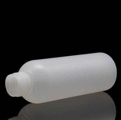 China 44mm 133MM PE Cosmetic Bottle Thin 150ml Empty Lotion Containers for sale