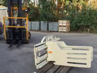 China CASCADE Pull Push Type Forklift Clamps 1200-1450mm Faceplate Width 1500-2500kg Capacity for sale