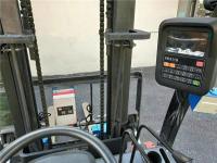 China Battery Powered Forklift Forks with Bluetooth Transmitters 2500 lb Capacity for sale