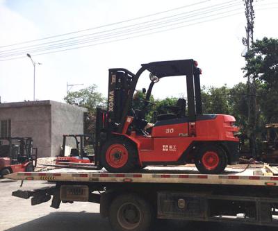 China XGMA 3 Ton Diesel Forklift 3000 kg Capacity 3 Stage Mast 3000 mm Lifting Height for sale