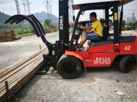 China Steel Pipe Clamp Forklift Attachment 1500kg Capacity for Cylindrical Handling for sale