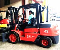 China XGMA 4.2 Ton Diesel Forklift Truck 2/3 Stage Mast Japanese Engine 4200kg Capacity for sale