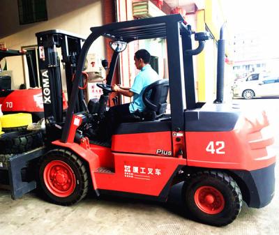 China XGMA 4.2 Ton Diesel Forklift Truck 2/3 Stage Mast Japanese Engine 4200kg Capacity for sale