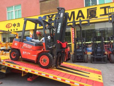 China XGMA 3 Ton Diesel Forklift 3000kg Capacity 3000mm Lifting Height Hydraulic Transmission for sale