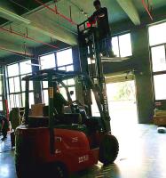 China Full Electric Battery Powered Forklift For Factory 2000 Kg Loading for sale