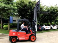 China Anti Slip 3 Stage Mast Forklift 3 Ton Diesel XinChai Engine High Reach for sale
