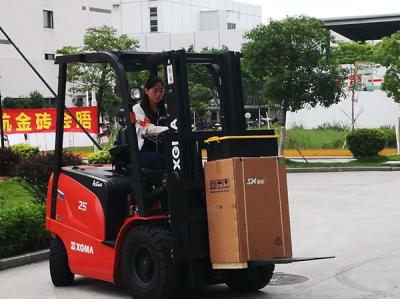 China 2.5 Ton Electric Forklift Truck 3 Stage 4.5m Mast Compact Design 48V for sale