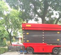 China Hydraulic Manual Electric Scissor Lift 2.2kw 3kw 500kg 2000kg Capacity Narrow Platform for sale