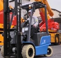 China AC Motor Battery Powered Forklift 1500kg Electric Fork Truck with Solid Tires 80V for sale