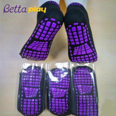 China Customized Size Anti-slip Custom Trampoline Grip Park Socks for sale