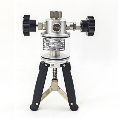 China Hand Pressure Calibration Pump 700Bar 70MPa Stainless Steel Gauge Calibrator with M20×1.5 Thread for sale
