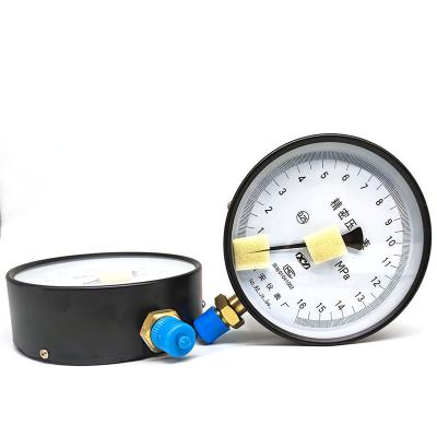 China Y-100 Classic Pointer Pressure Gauge with 100mm Dial and IP65 Protection for Industrial Calibration for sale