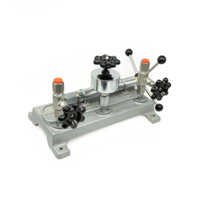 China YW-60 Automatic Pressure Calibrator 0.05% Accuracy 0-60MPa Digital Tester for Transmitter Gauge Sensor for sale