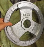 China Gray Common Barbell Plates 2.5/5/10/25/35/45lb Cast Iron Tri Grip for Competition Set for sale