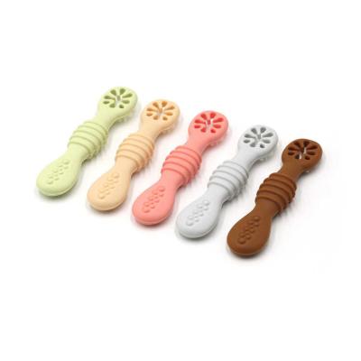 China FDA Flexible Weaning Cutlery 6 Months Silicone Spoon For Eating for sale
