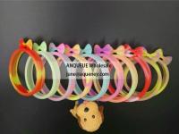 China Custom Silicone Bracelet Phone Case Bumper Frame Fit 4.5-7 Inch Mobile Phone for sale
