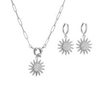 China OEM 18K Gold Plated Sunflower Pendant Necklace and Earring Set with Zircon for Women for sale