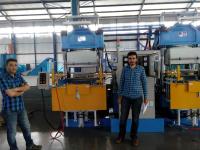 China Advanced 200t Vacuum Type Oil Hydraulic Rubber Molding Machine for 505*510mm Products for sale