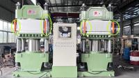 China Advanced 200t Vacuum Type Oil Hydraulic Rubber Molding Machine for 505*510mm Products for sale
