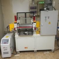 China 22 Inch Laboratory Rubber Two Roll Open Mixing Mill/Mixer Weight KG 9000 KG Low Noise for sale