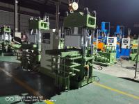 China Rubber Vulcanization Hydraulic Press Machine with Top&Bottom Core Lifters for sale