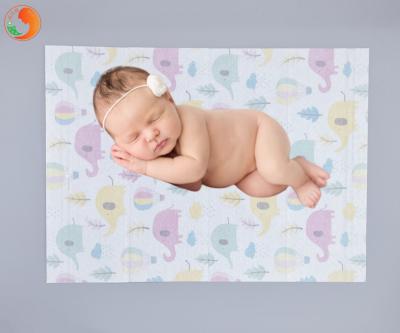 China Disposable Baby Changing Mats 90x60cm Waterproof Incontinence Pads with OEM Customization for sale