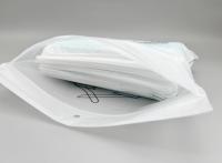 China Light Weight Disposable Adult Bibs 57x36.5cm with Leak-Proof Backing and Adjustable Neck Closure for sale