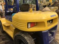 China Komatsu 8 Ton Forklift Heavy Load Capacity for Construction Efficiency and Performance for sale