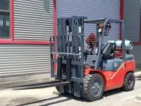 China 3.5 Ton Gasoline Forklift Truck with Overall Dimensions of 1755 x 800 x 2068 mm for sale