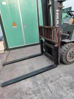 China 4000 kg Weight Lifting Tools Forklift Fork for Heavy-duty Applications for sale