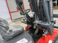China DC MOTOR Japan Engine Forklift Lifting 4.0 4.5 Meters 3 Stages Side Shift Capacity 3ton for sale