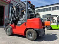 China 5000kg Loading Capacity Diesel Forklift Truck with Fork Positioner and Side Shifter for sale