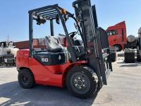 China Top-performing Japan 5 ton Diesel Forklift Truck with Fork Positioner and Side Shifter for sale