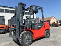 China Top-performing Japan 5 ton Diesel Forklift Truck with Fork Positioner and Side Shifter for sale