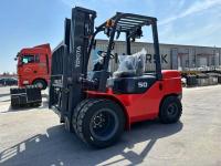 China 5 Ton Diesel Forklift Truck with Japan ISUZU Engine and Fork Positioner With Side Shifter for sale