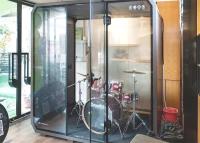 China Switchable Glass Portable Soundproof Booth Soundproof Work Pod for sale