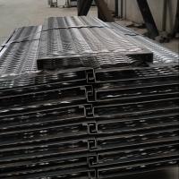 China 11GA Walkway Galvanized Steel Zinc Coated Perforated Grip Strut grating for sale