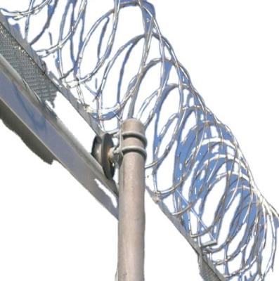 China Hot-Dipped Galvanized Razor Barbed Wire Fencing - BTO-22 CBT-60 CBT-65 Security Coils with 500,000 USD Registered Capital for sale