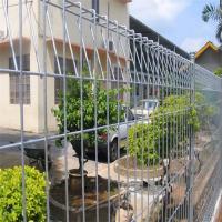 China Roll Top Triangle Bending BRC Welded Wire Mesh Fence - 1000-2500mm Height, 4.0-6.0mm Wire Diameter for sale