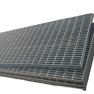 China Galvanized Welded Wire Mesh Fence Panel BWG 4-24 Gauge 25-30m Roll Length for Industrial Security for sale