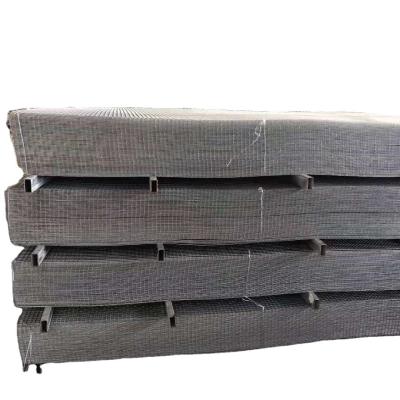China Hot Dipped Galvanized Welded Wire Mesh Panels 0.5-6.0m Length 8G-13G Gauge for Animal Cages and Fencing for sale