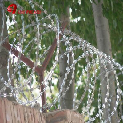 China Customization Security Razor Galvanized Barbed Wire Hot Galv Barbed Wire Entanglementwith Clips for sale