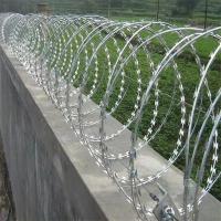 China Cheap Price Anping Factory  Welded Diamond Razor Barbed Wire 5 Lines Clips  Mesh Fence Panel for sale