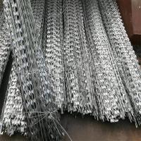 China Galvanized BTO22 BTO-25 28 30 CBT 45 60 65 Barbed Straight Razor Barbed Wire Mesh Fence for sale