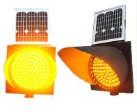 China Yellow Flashing Solar Traffic Warning Light Anti High Temperature 300mm For Road Safety for sale
