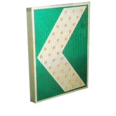 China Solar Charging Green 5W 18V Chevron Warning Sign For Traffic Safety for sale