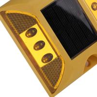 China Golden 105mm IP68 Waterproof Solar Powered Cats Eyes For Driveways for sale